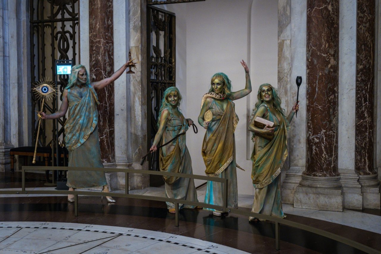 Beeldenstorm Amsterdam 750 jaar: theatrale wandeling trok vijfhonderd ...